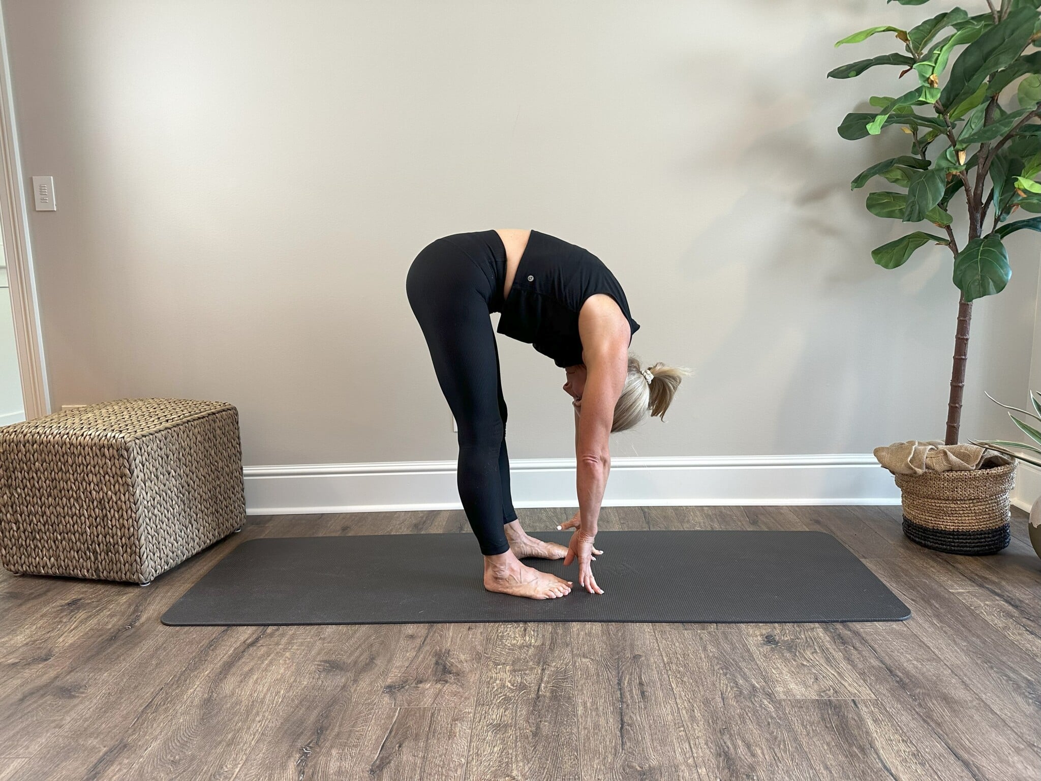 Ease Sciatica Pain in Minutes With 8 Stretches From an Expert Trainer ...